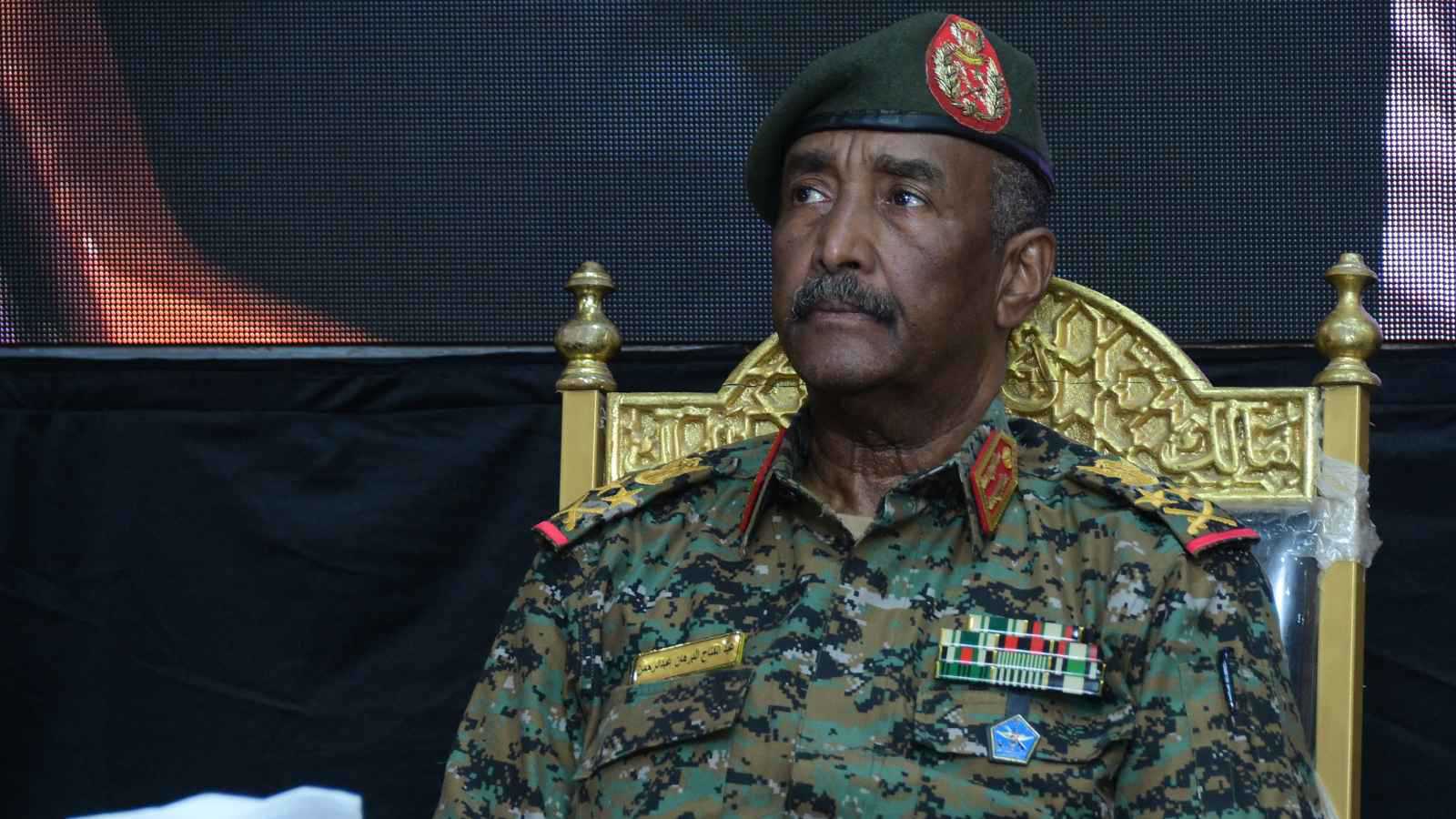 كيف حوّل البرهان أموال "الإخوان" المصادرة إلى وقود لحرب السودان؟ | إرم نيوز